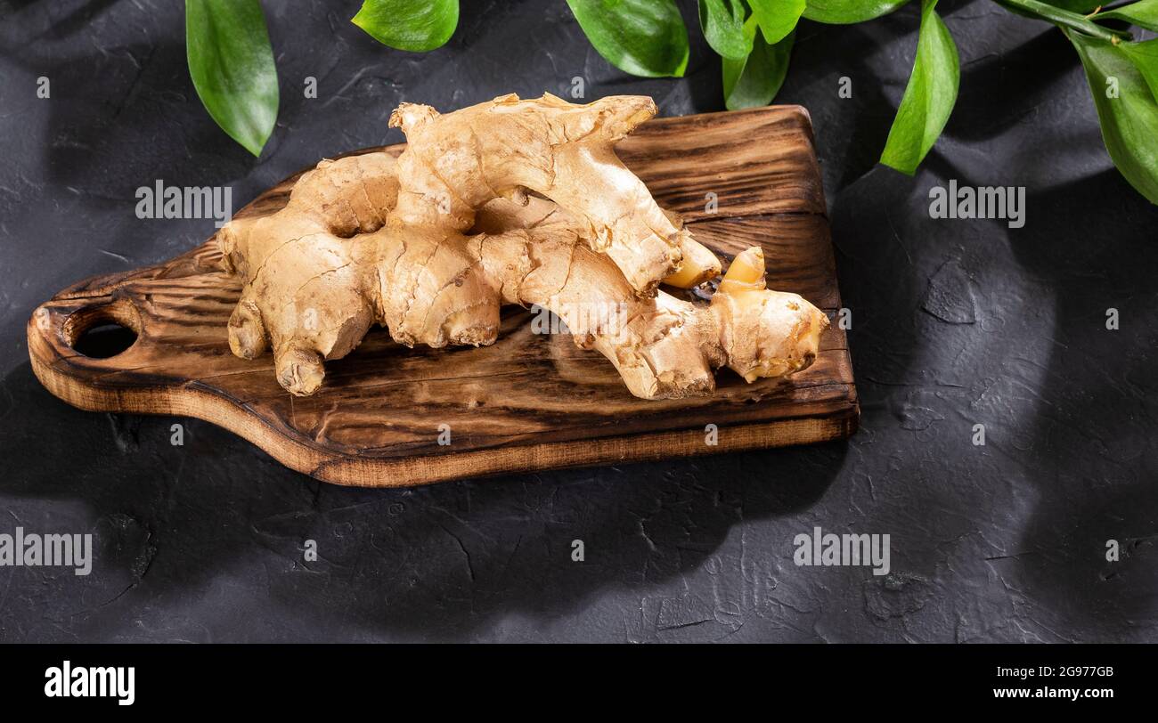 Organic fresh ginger root - Zingiber officinale Stock Photo - Alamy
