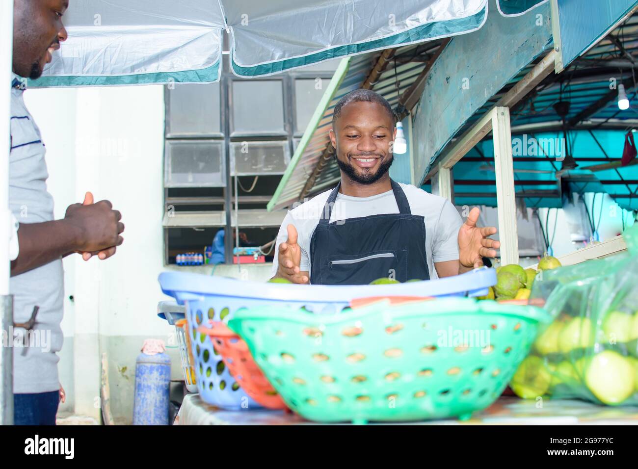 African man buying vegetables hi-res stock photography and images - Alamy