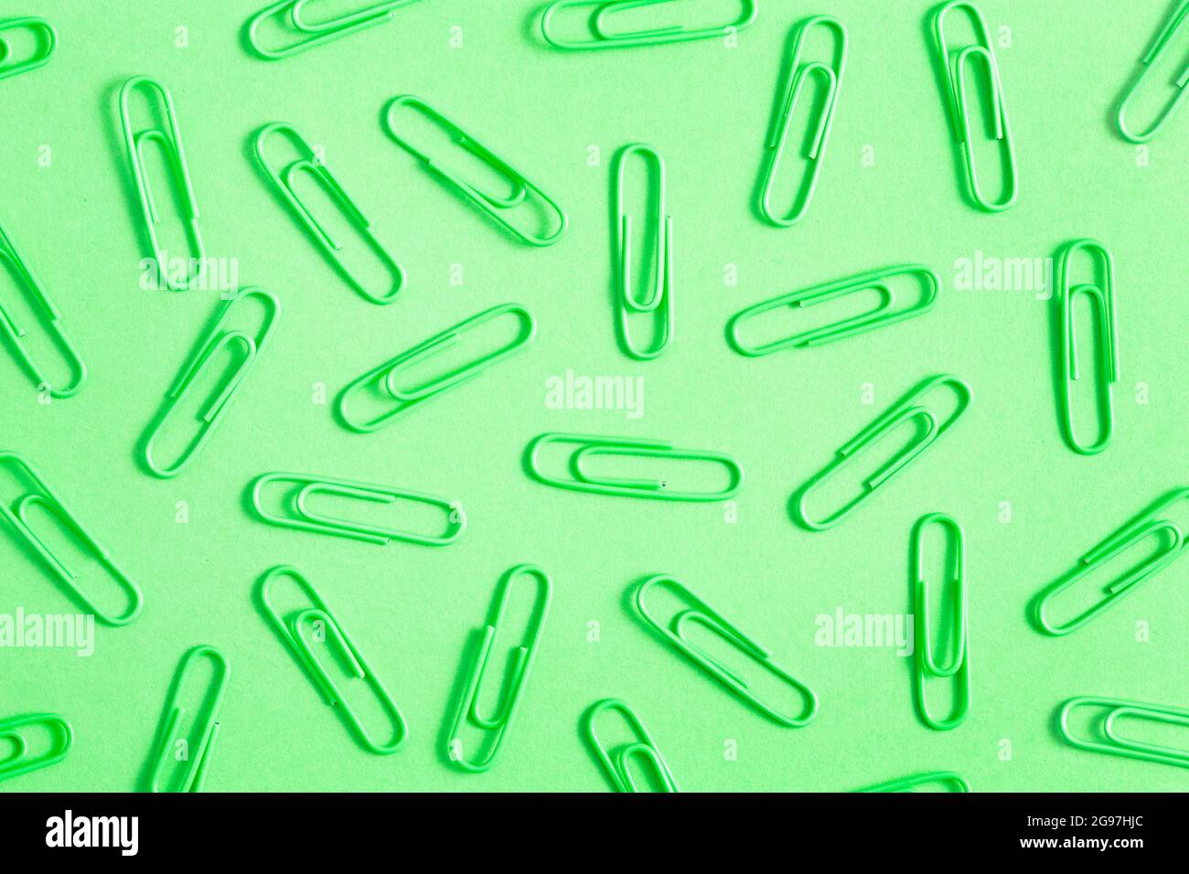 Green paperclips hi-res stock photography and images - Alamy