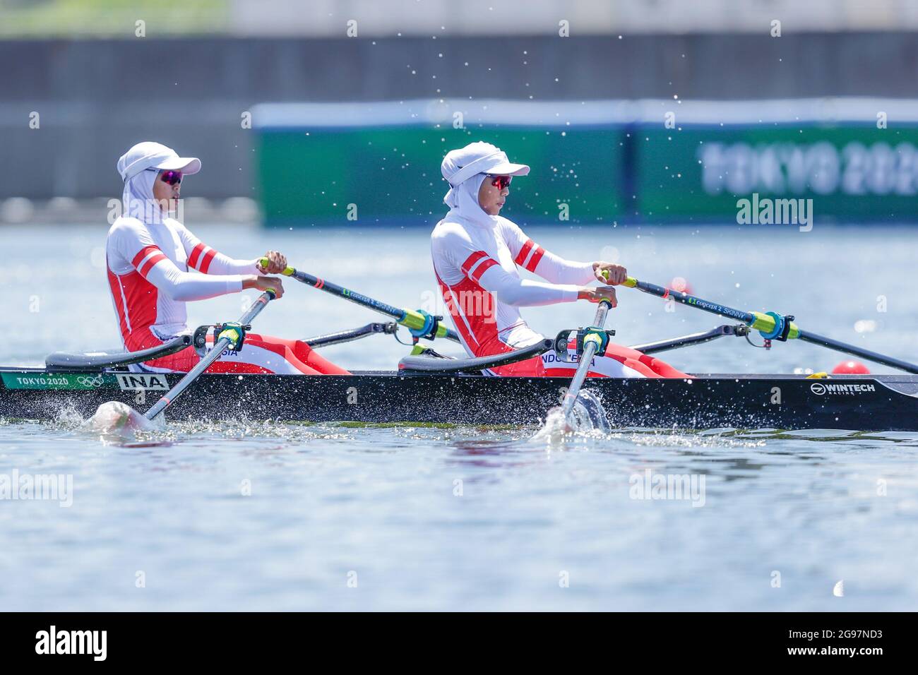 Melani putri of indonesia and mutiara putri of indonesia hi-res stock ...