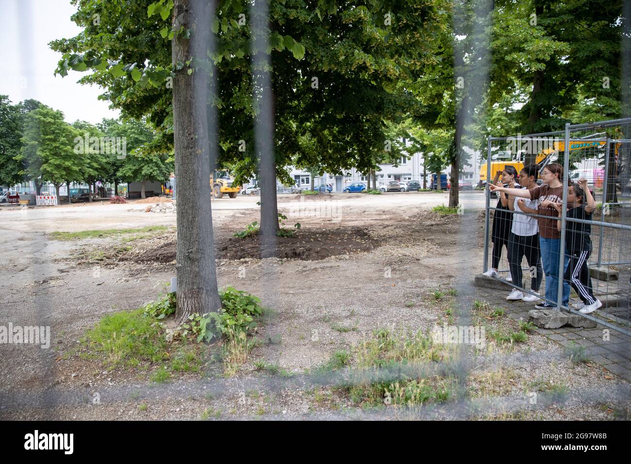 29 June 2021, Bavaria, Nuremberg: The children Shahid (l-r), Amina ...