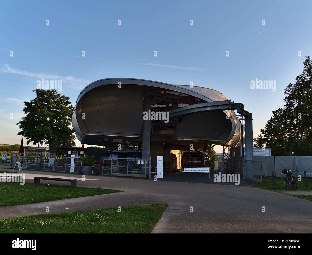 Urban ropeway transportation hi-res stock photography and images - Alamy