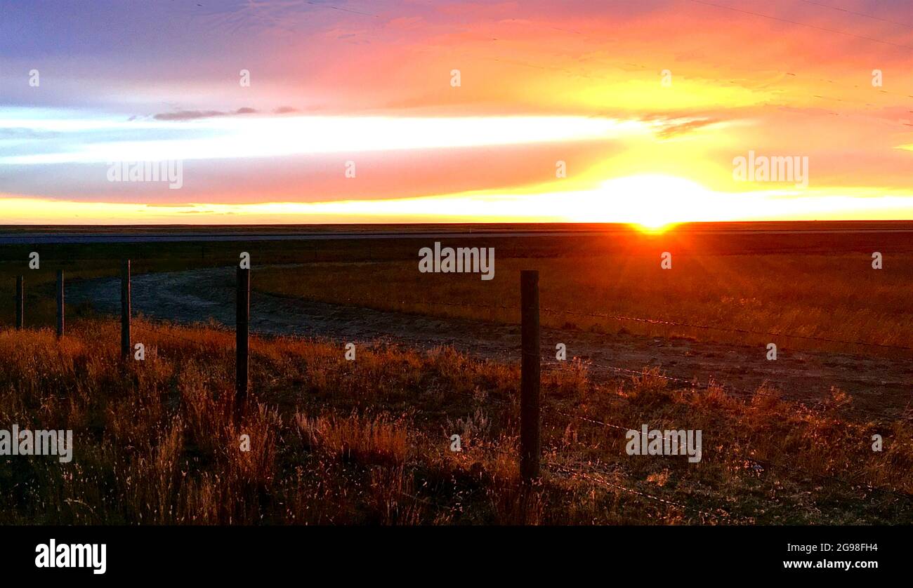 Canada prairie horizon hi-res stock photography and images - Alamy