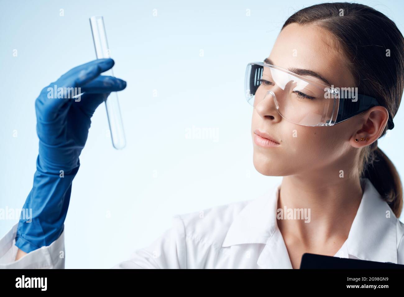 female doctor science research experiments chemistry Stock Photo - Alamy