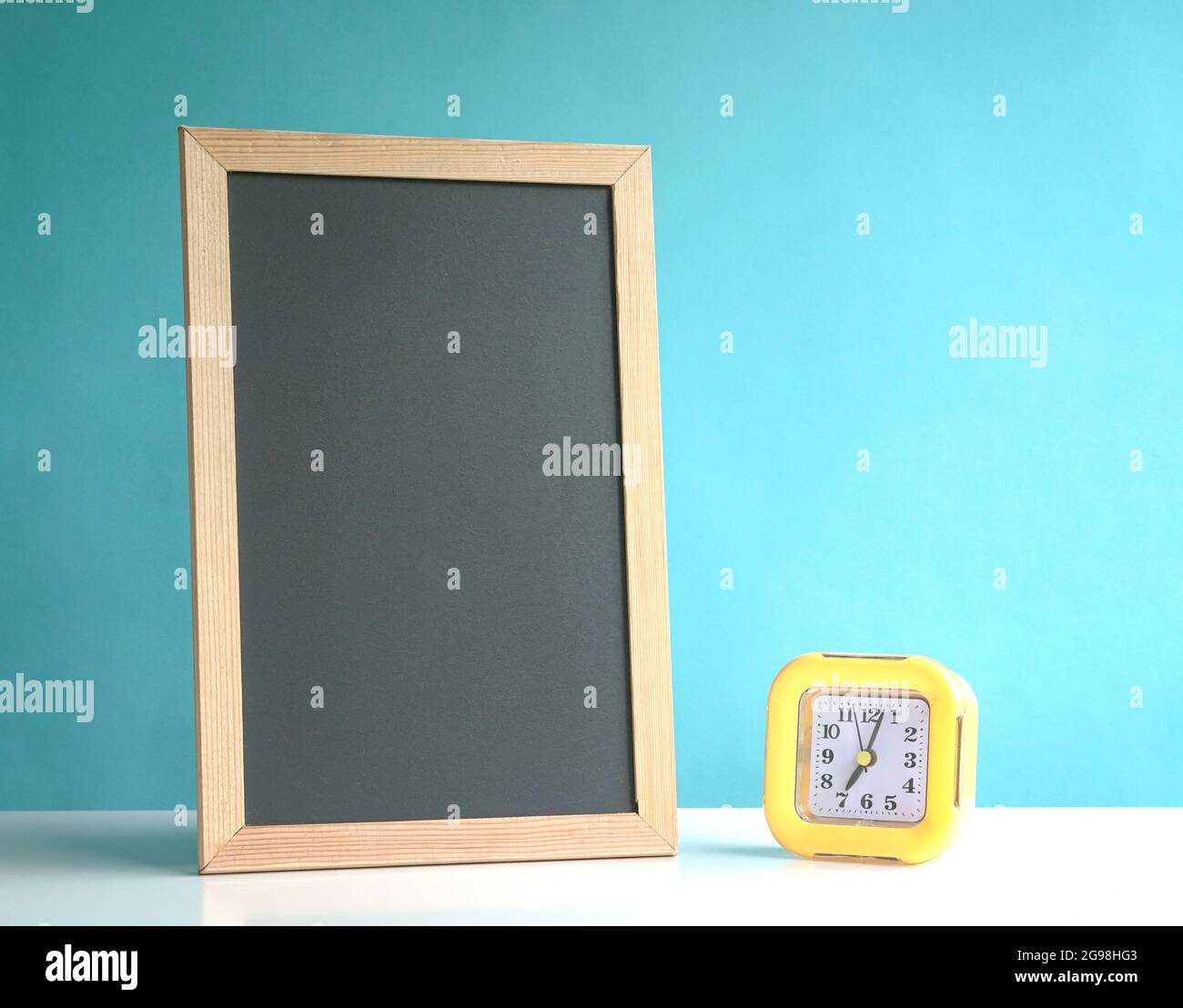 Blank clock hi-res stock photography and images - Alamy