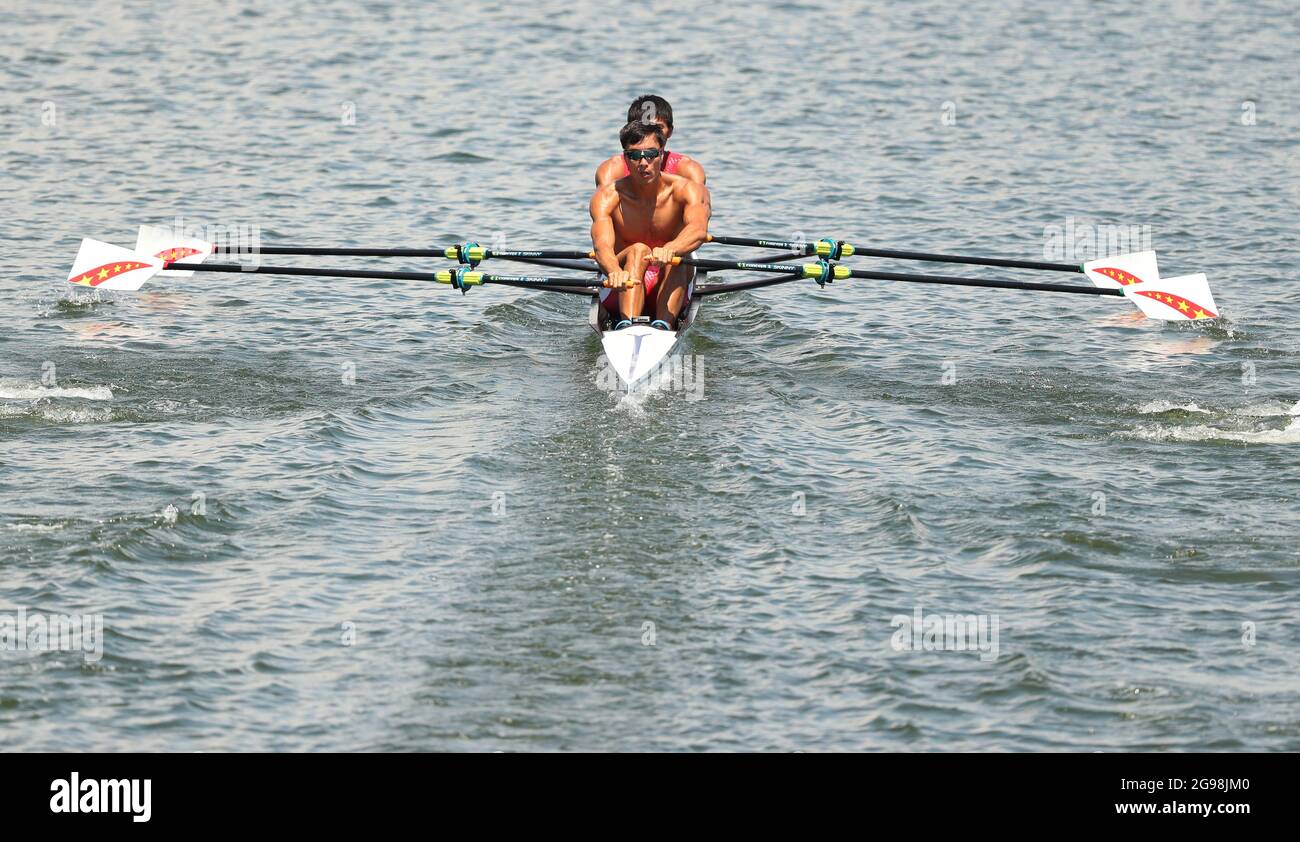 Tokyo, Japan. 25th July, 2021. Liu Zhiyu (back) and Zhang Liang of ...