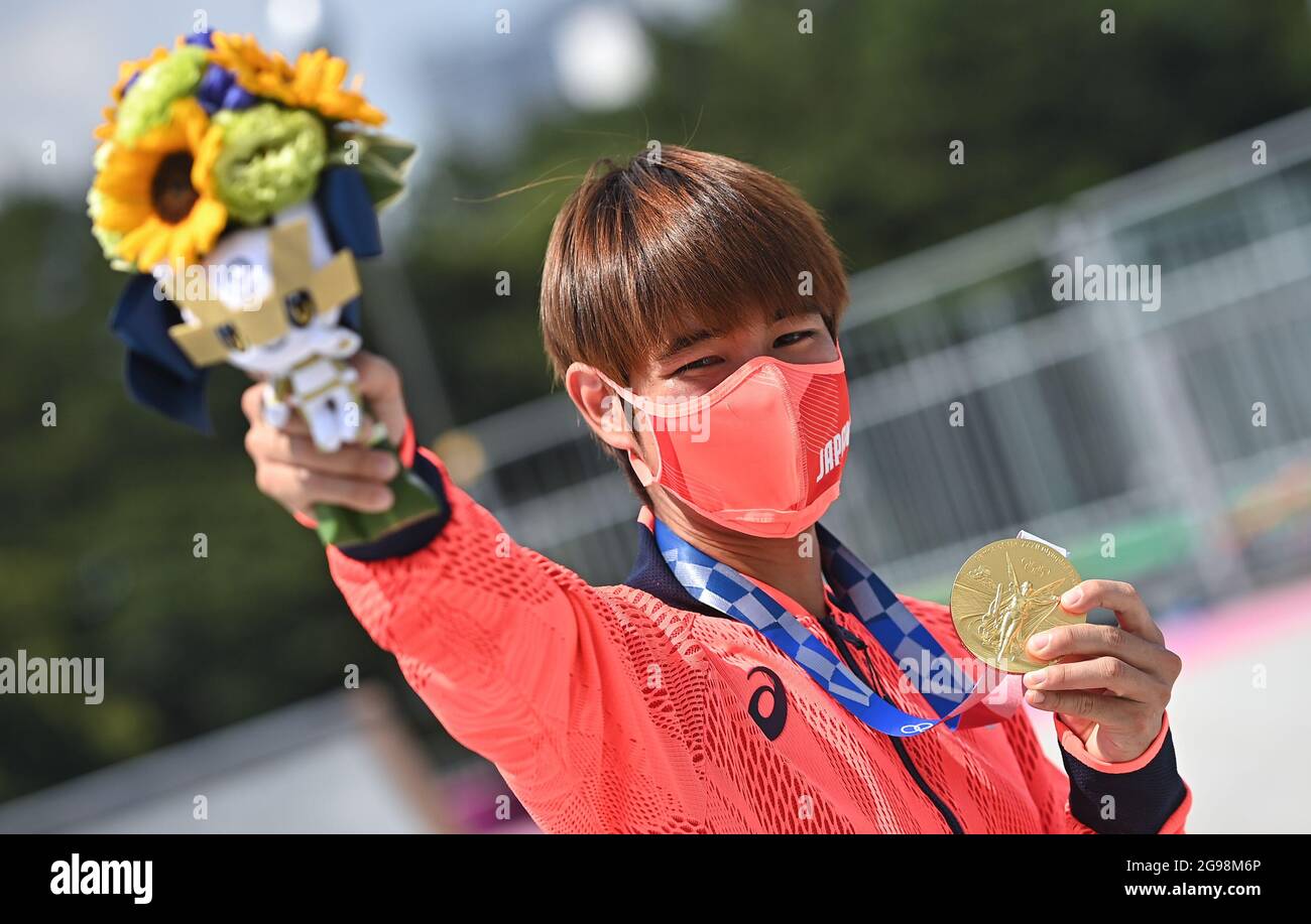 Tokyo, Japan. 25th July, 2021. Horigome Yuto of Japan shows his gold ...