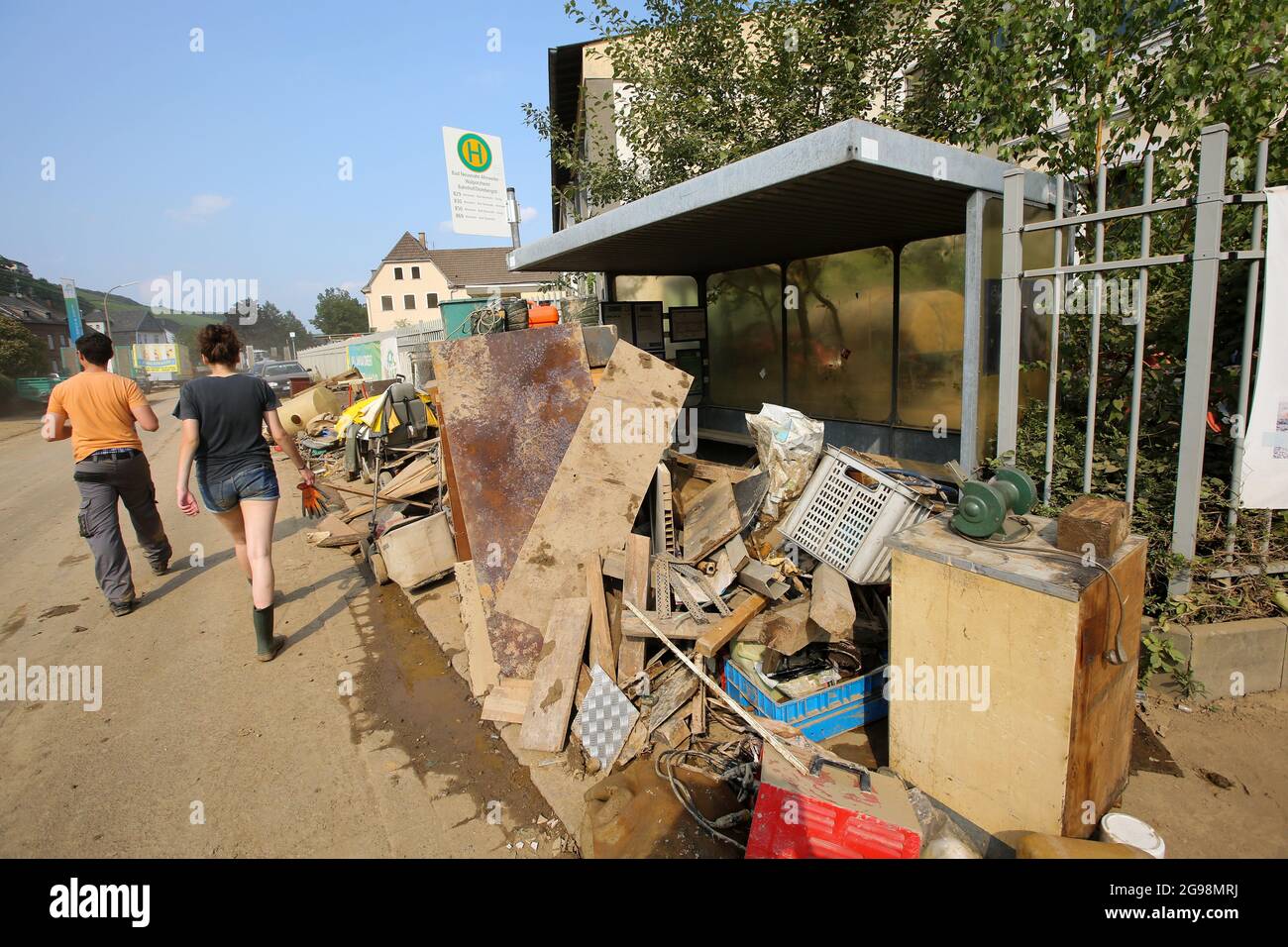 Bus stop garbage hi-res stock photography and images - Alamy