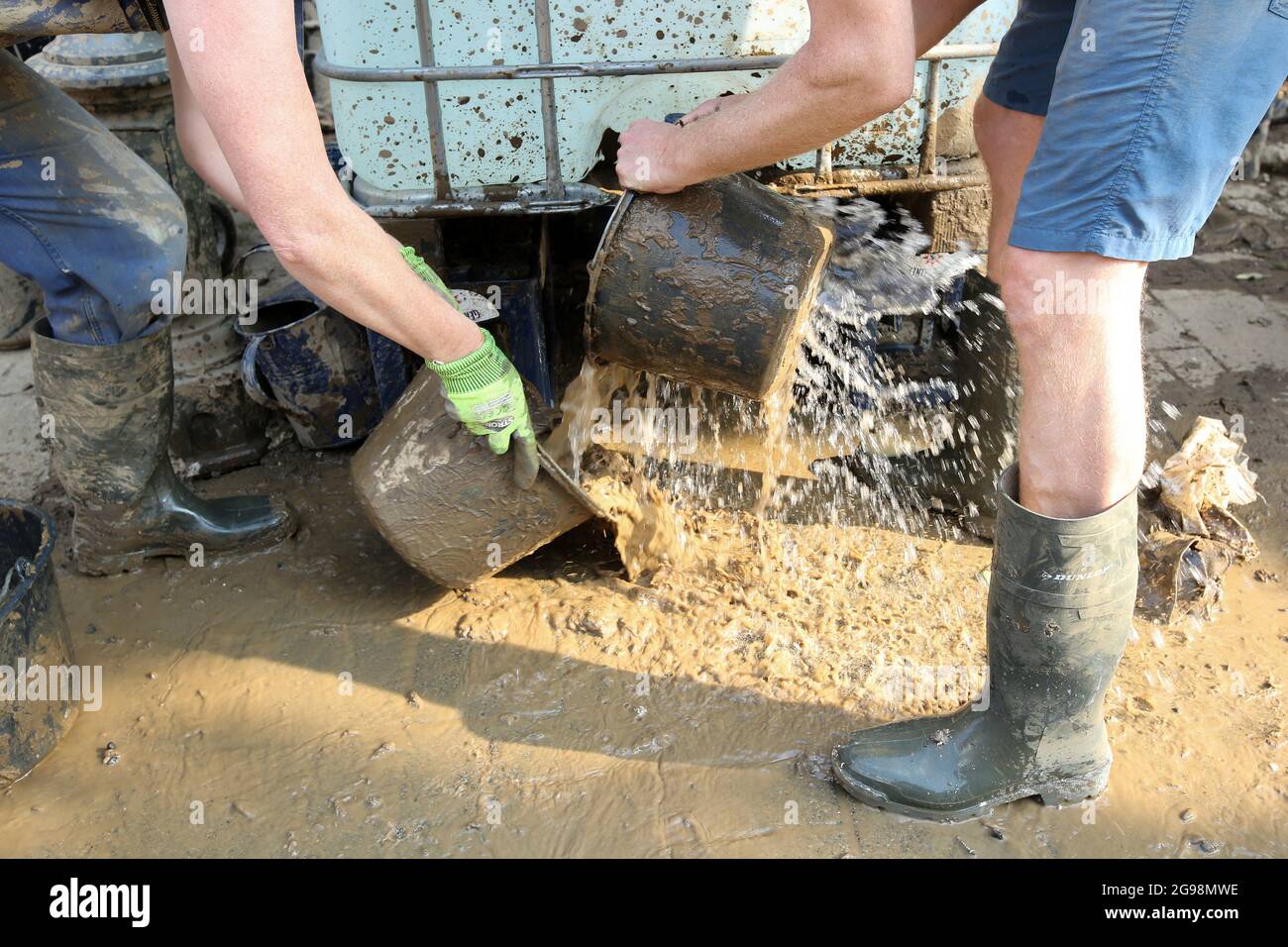 Mud removal hi-res stock photography and images - Alamy