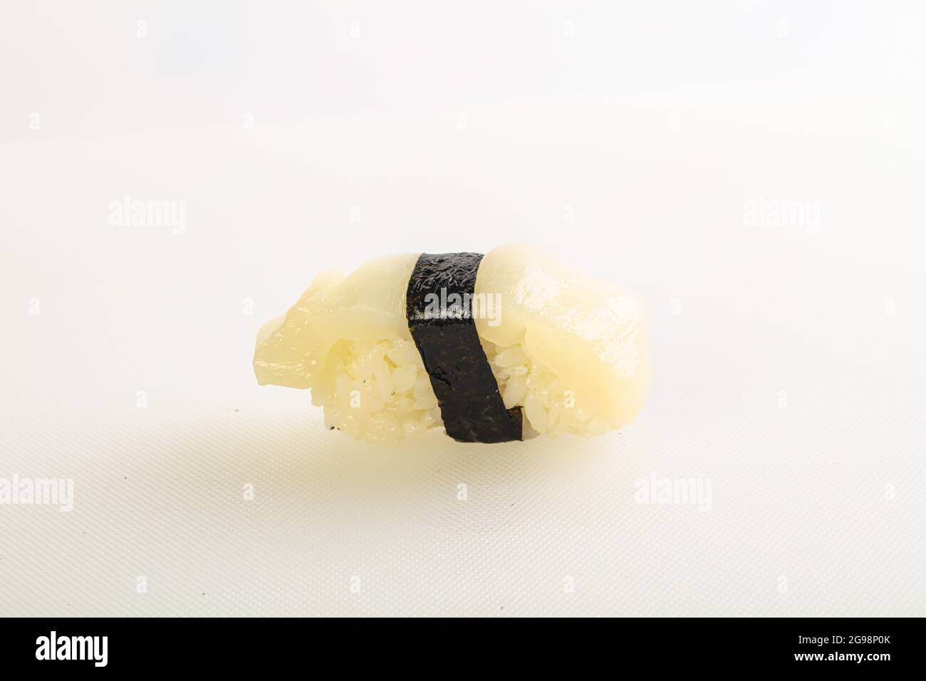 Japanese traditional sushi with scallop mollusc Stock Photo - Alamy
