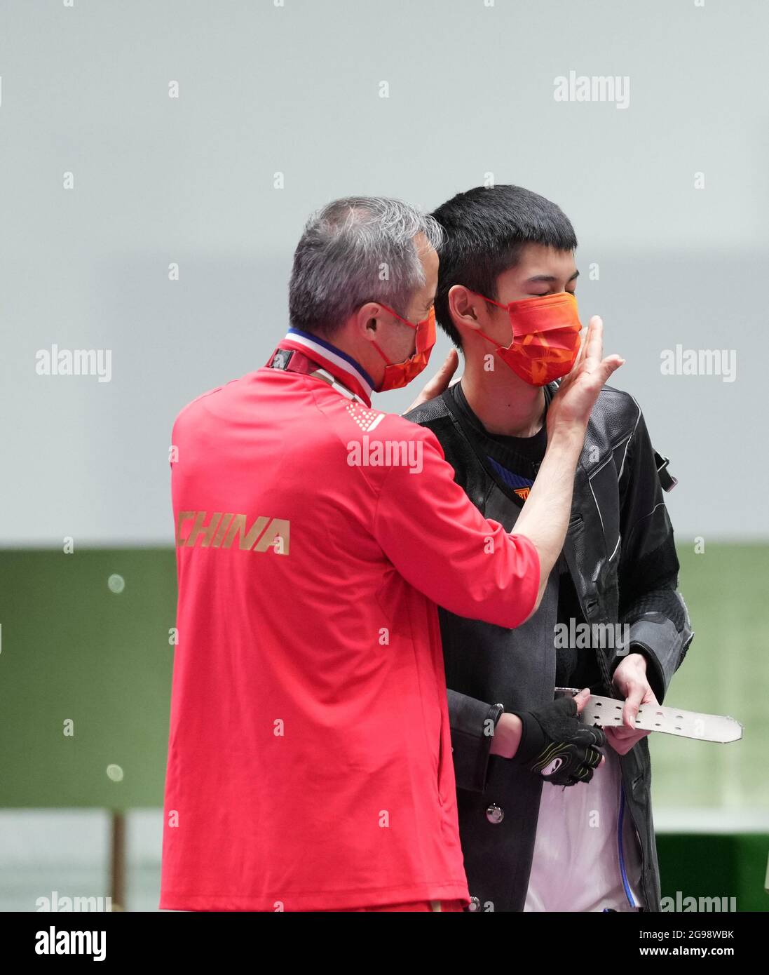 Tokyo, Japan. 25th July, 2021. Sheng Lihao (R) of China and his coach ...