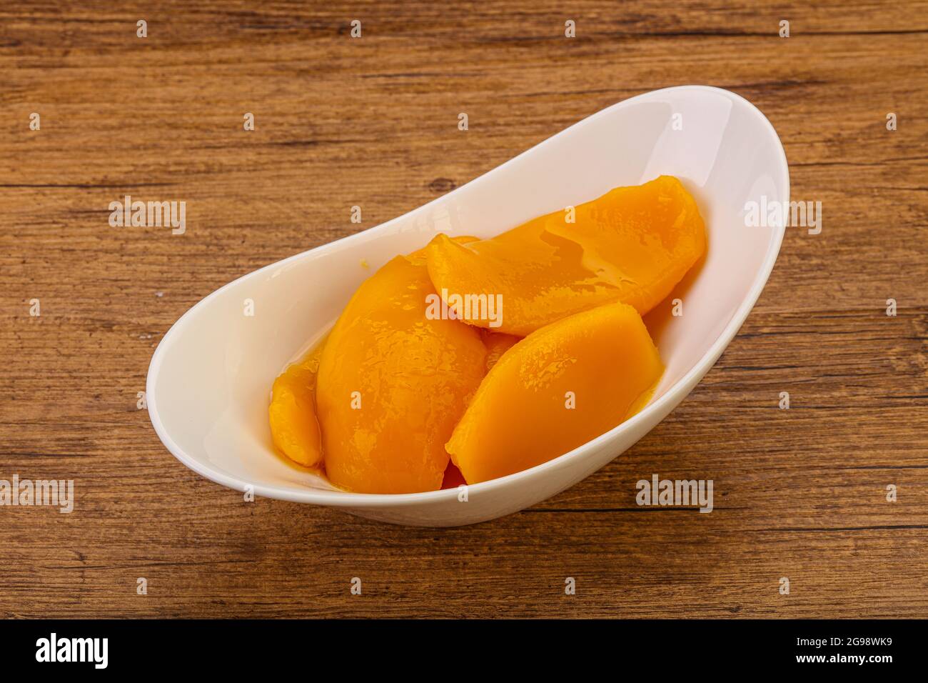 Sweet delicous mango slices in syrop Stock Photo - Alamy