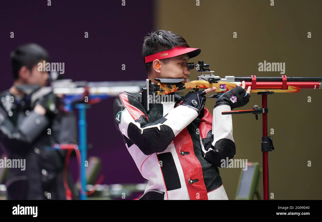 Tokyo, Japan. 25th July, 2021. Yang Haoran (front) of China competes ...