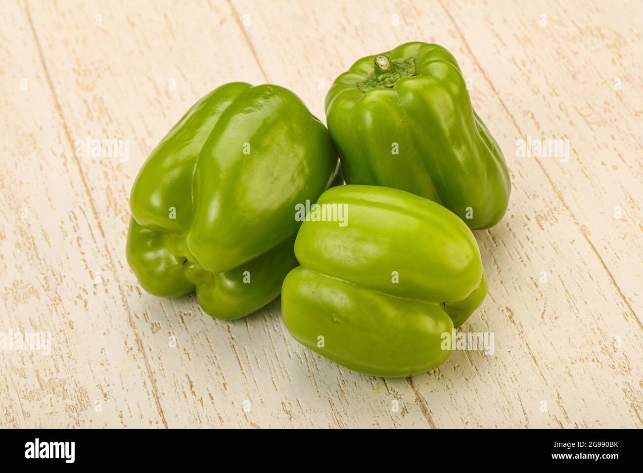 Green sweet bell pepper vegetables heap Stock Photo - Alamy