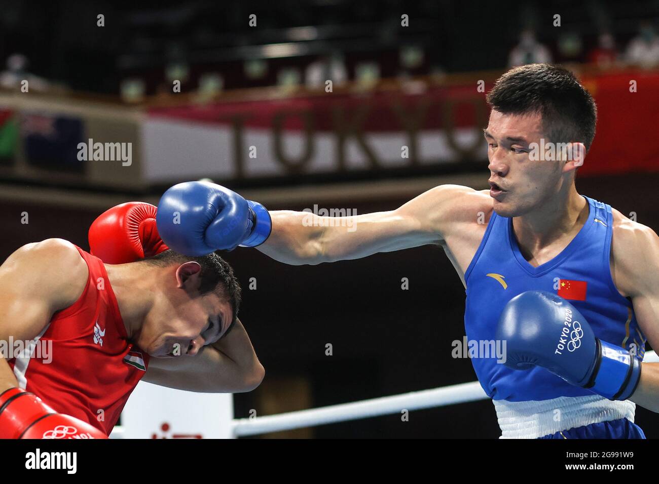 Tokyo, Japan. 25th July, 2021. Chen Daxiang (R) of China competes ...