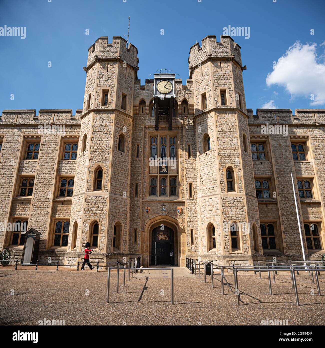 Crown jewels tower of london hi-res stock photography and images - Alamy