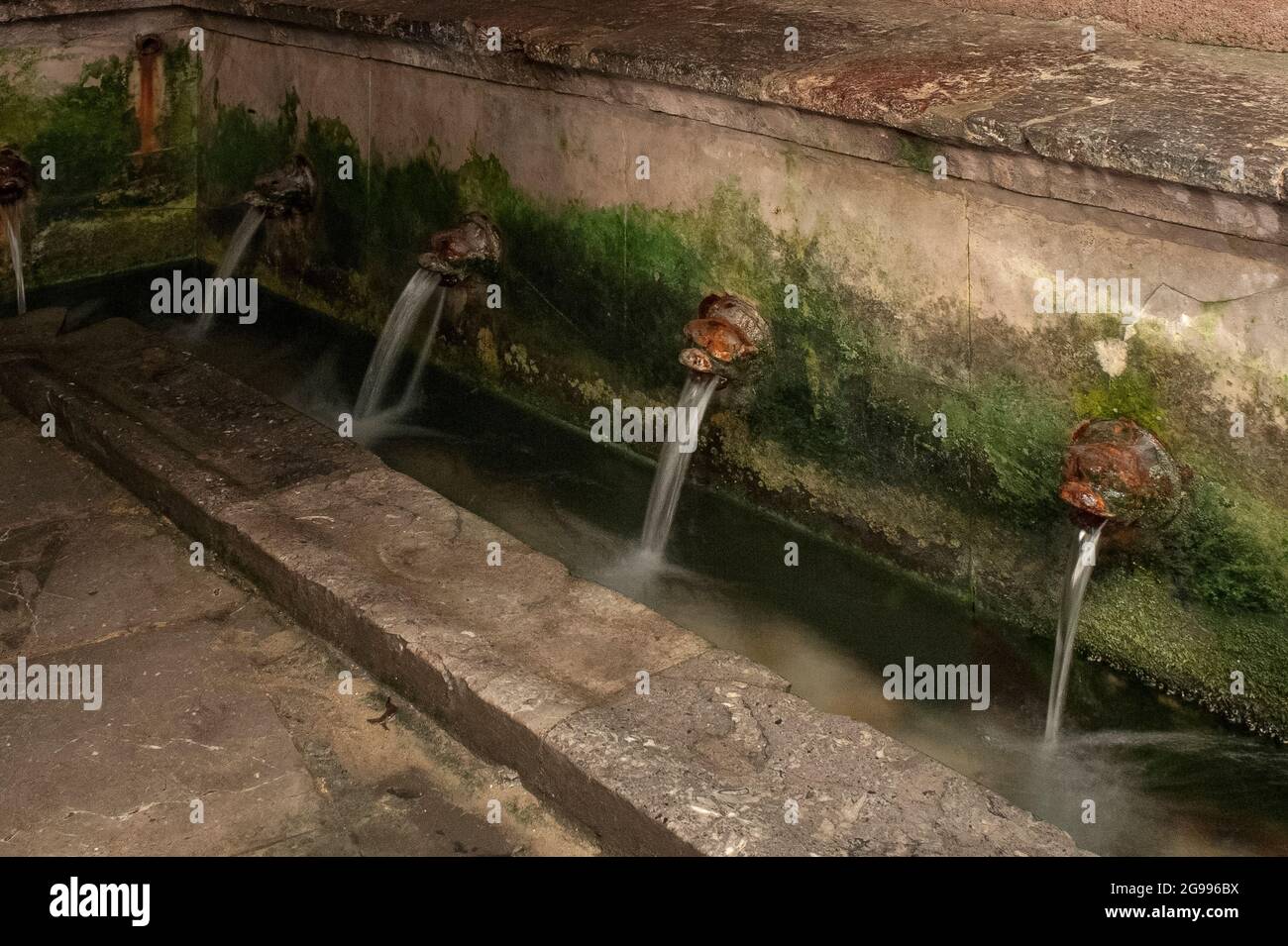 Lavatoio medievale hi-res stock photography and images - Alamy