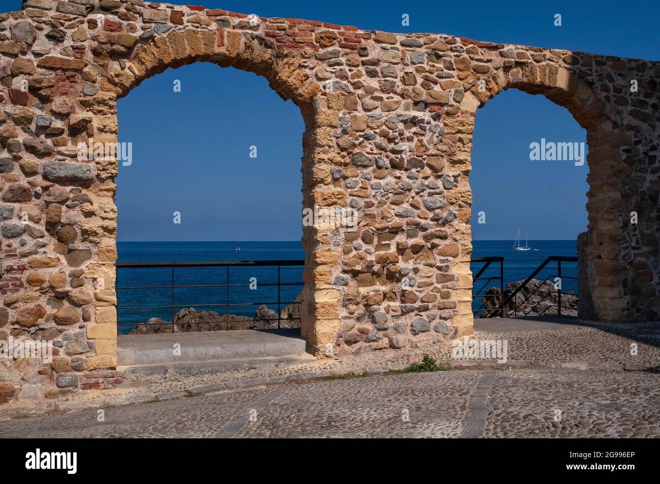 Rubble infill hi-res stock photography and images - Alamy