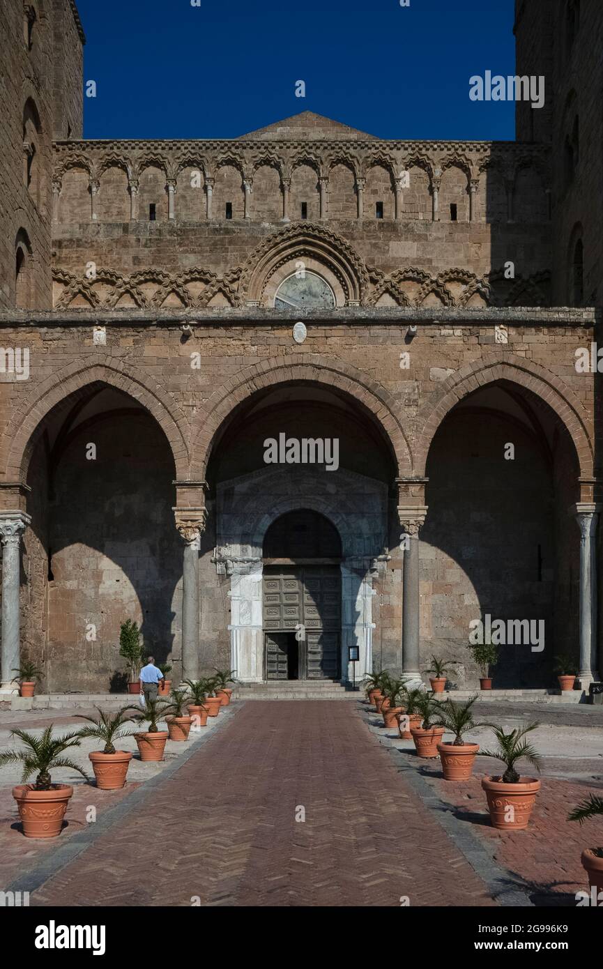 Portico added 1471 hi-res stock photography and images - Alamy