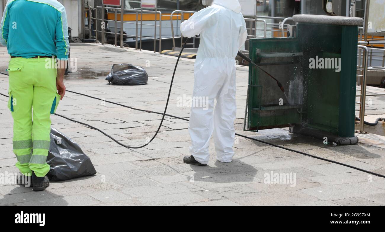 Dustman coronavirus hi-res stock photography and images - Alamy