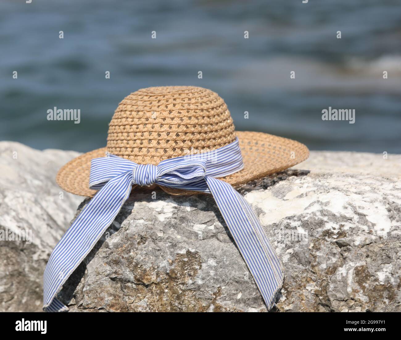 Hat on a rock hi-res stock photography and images - Alamy