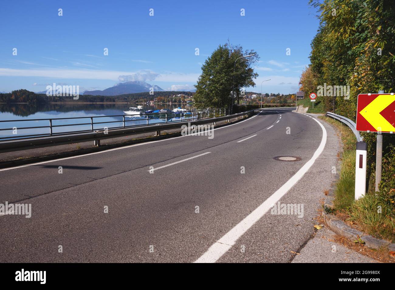Alley along lake hi-res stock photography and images - Alamy
