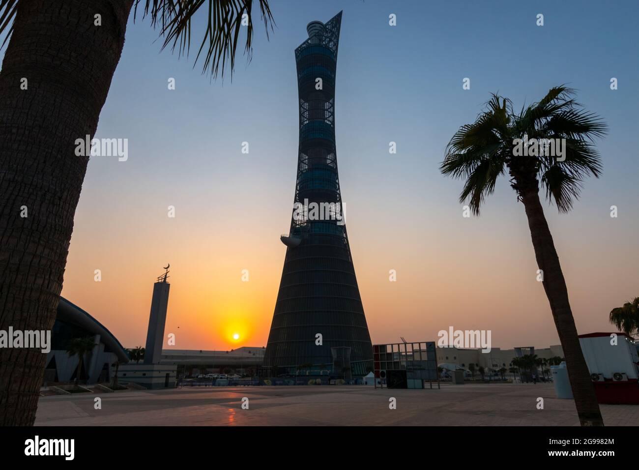 Aspire tower torch doha building hi-res stock photography and images ...