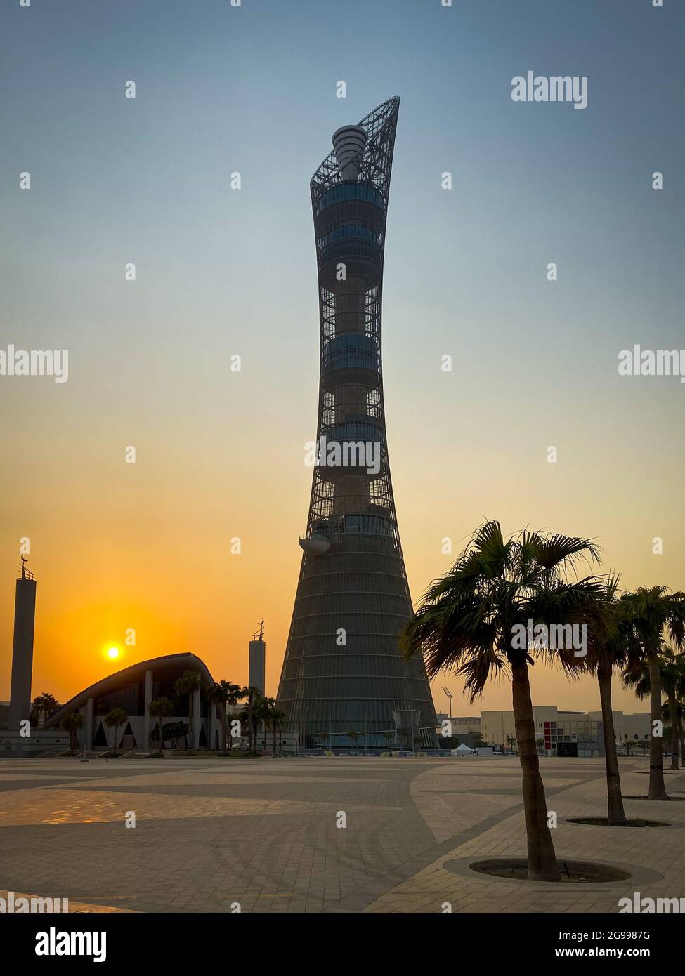 Aspire tower torch doha building hi-res stock photography and images ...