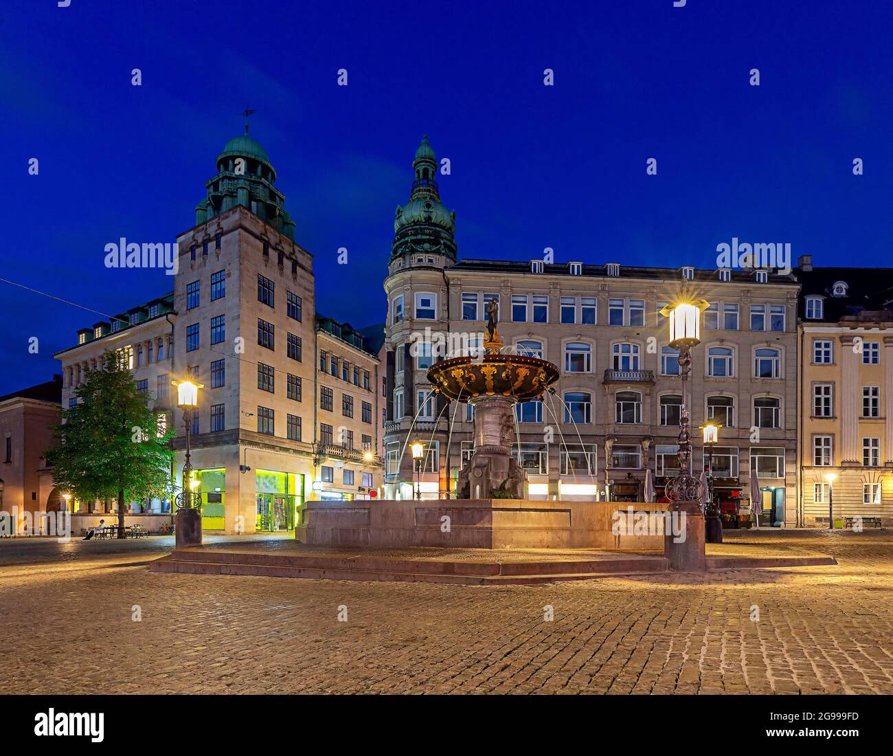 Square Amagertorv Stork fountain in night lighting at sunrise ...