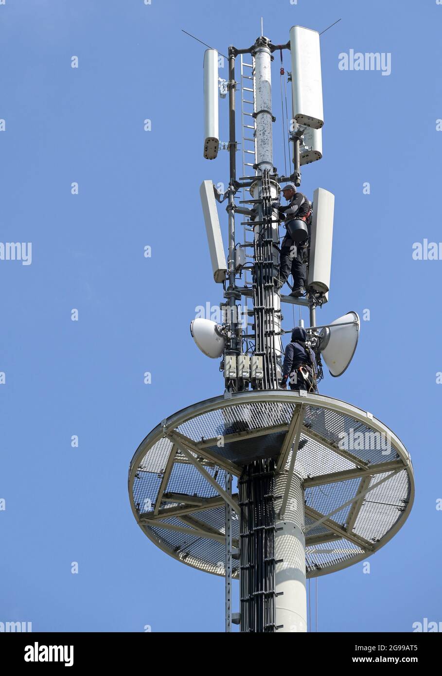 5g cellular service hi-res stock photography and images - Alamy