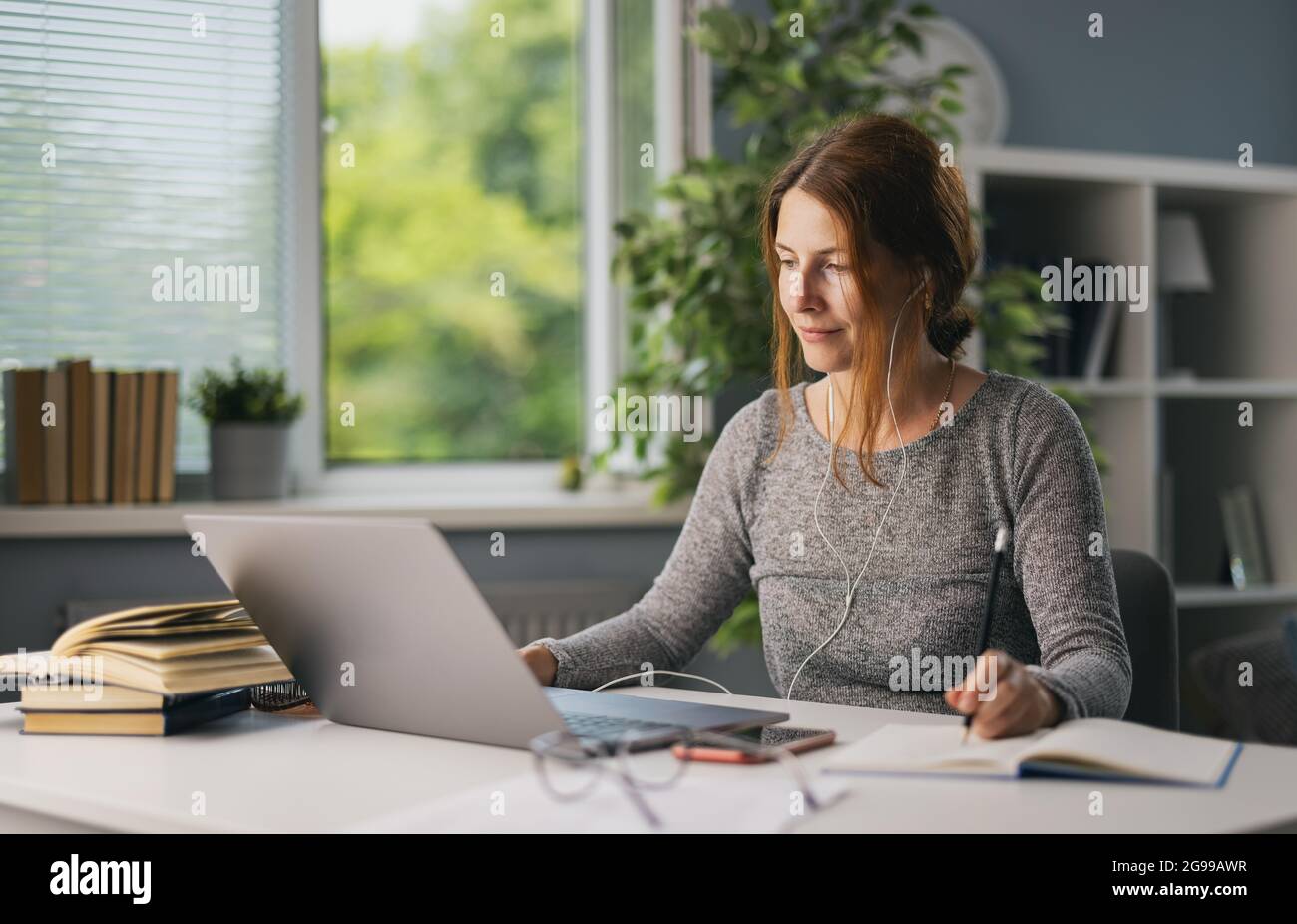 Studying typing hi-res stock photography and images - Alamy