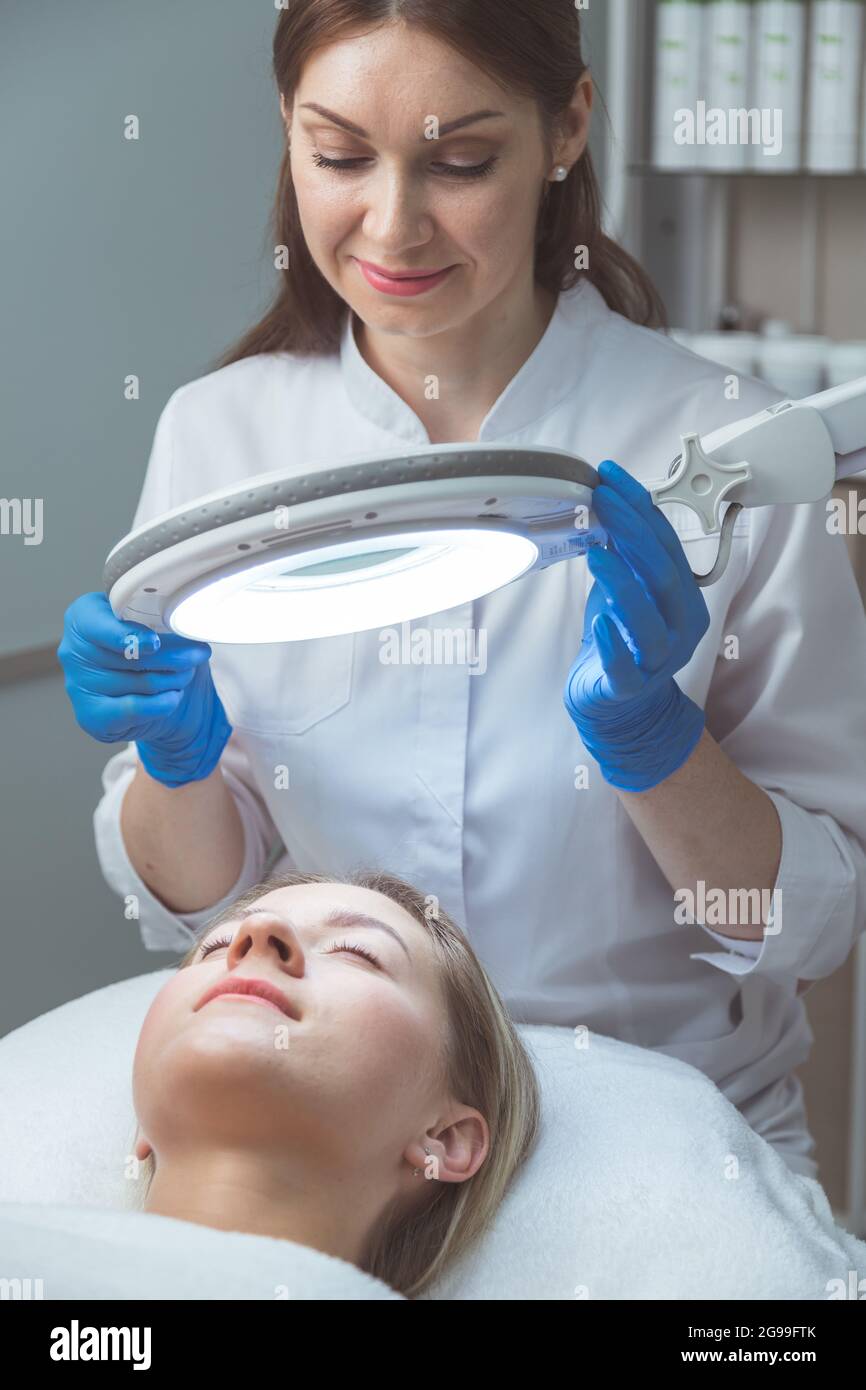 Magnifying lamp hi-res stock photography and images - Alamy