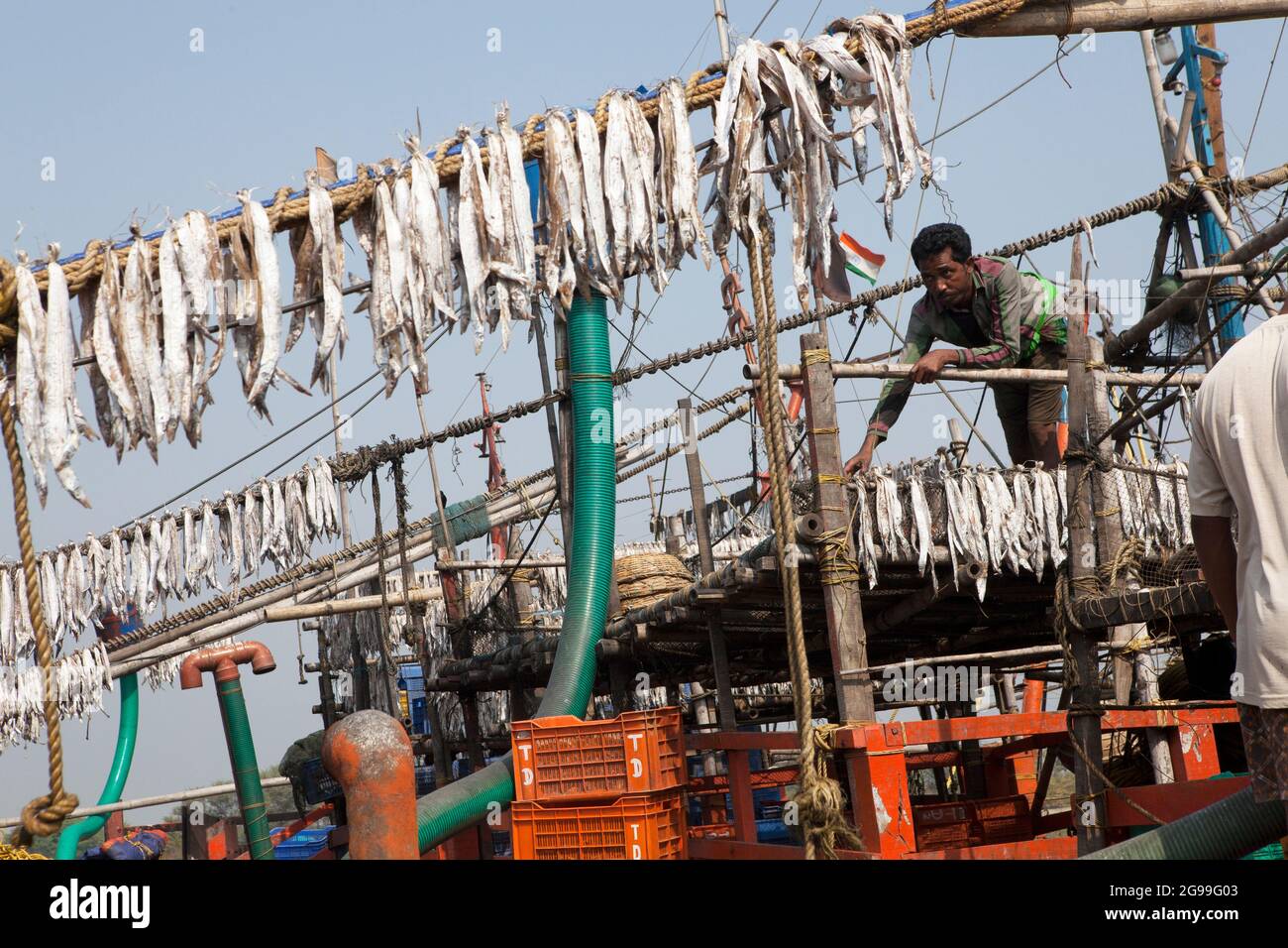 Digha fishing boat hi-res stock photography and images - Alamy