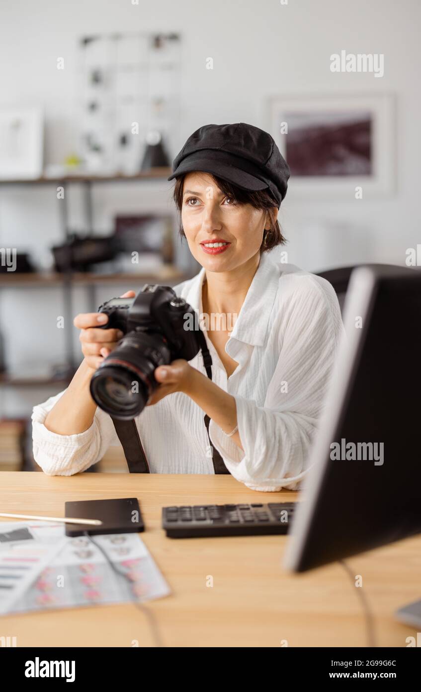 Female photographer testing camera Stock Photo - Alamy