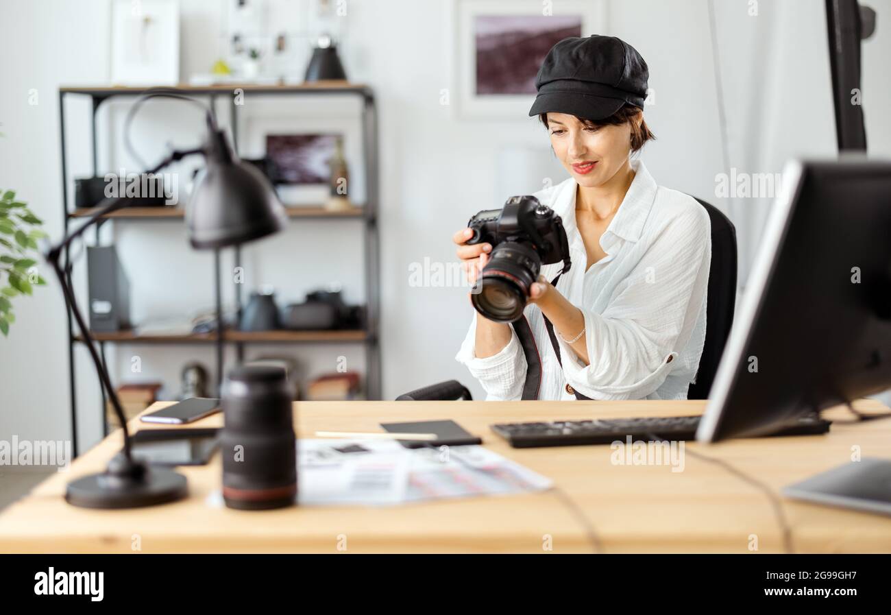 Photographer reviewing pictures Stock Photo - Alamy