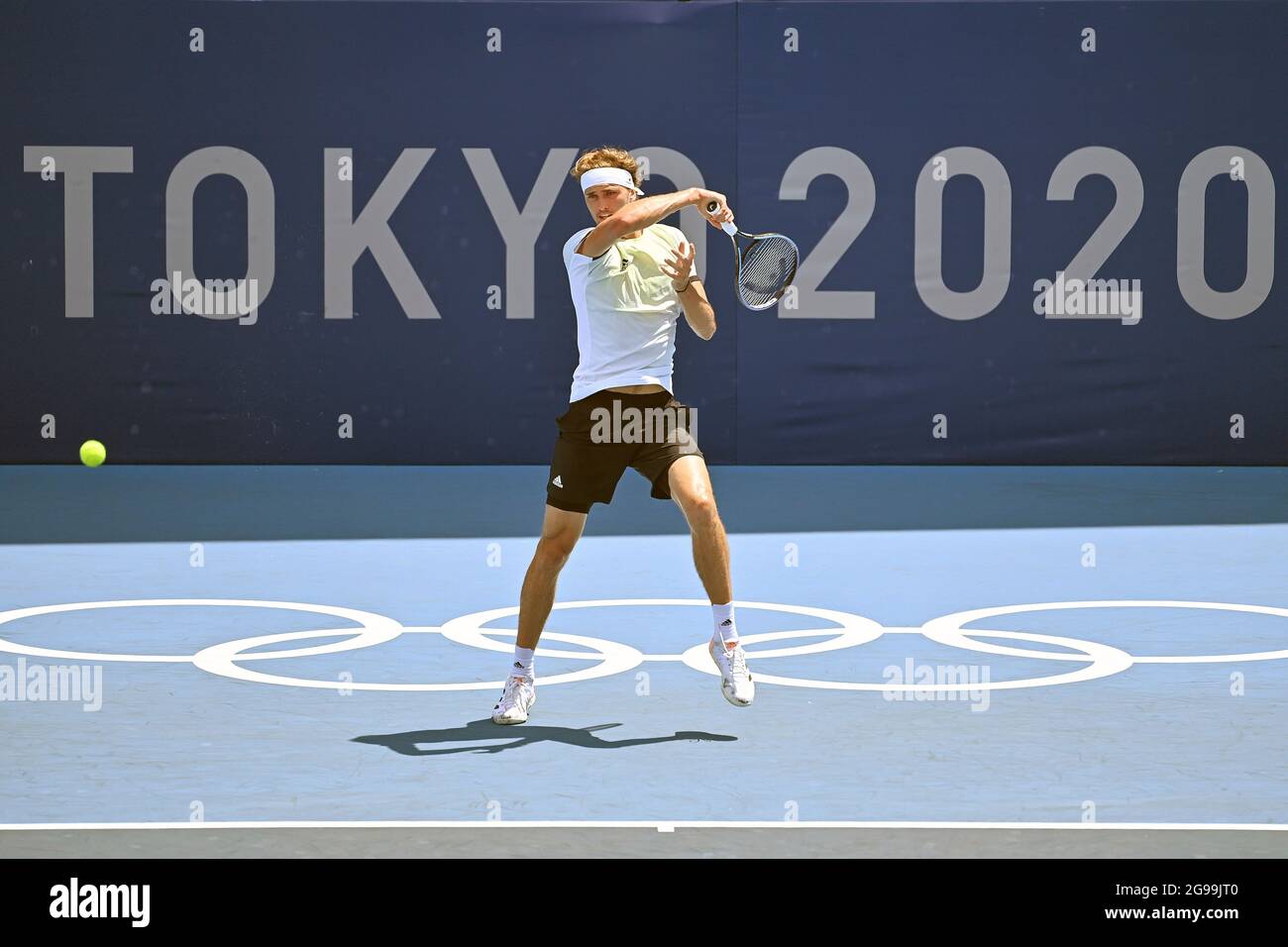 Alexander ZVEREV (GER), Olympic rings, logo Tokyo 2020, action, single ...