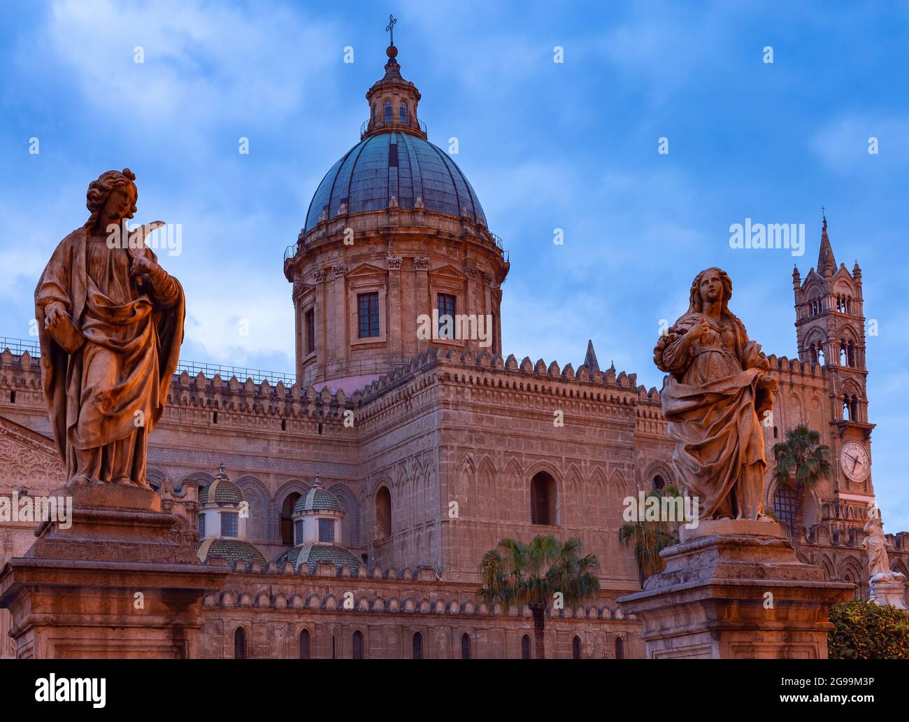 Cathedral palermo sunset hi-res stock photography and images - Alamy