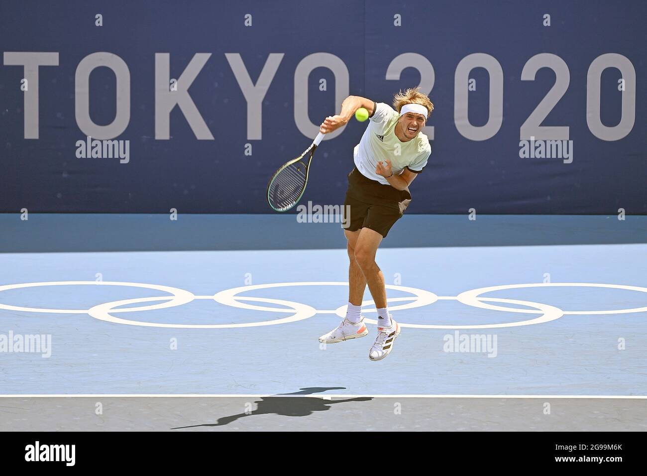 Alexander ZVEREV (GER), Olympic rings, logo Tokyo 2020, action, single ...