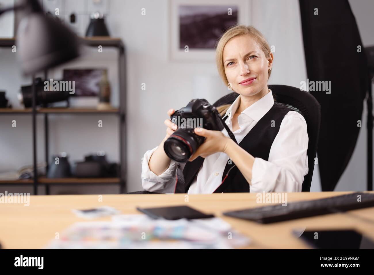 Thoughtful photographer hi-res stock photography and images - Alamy