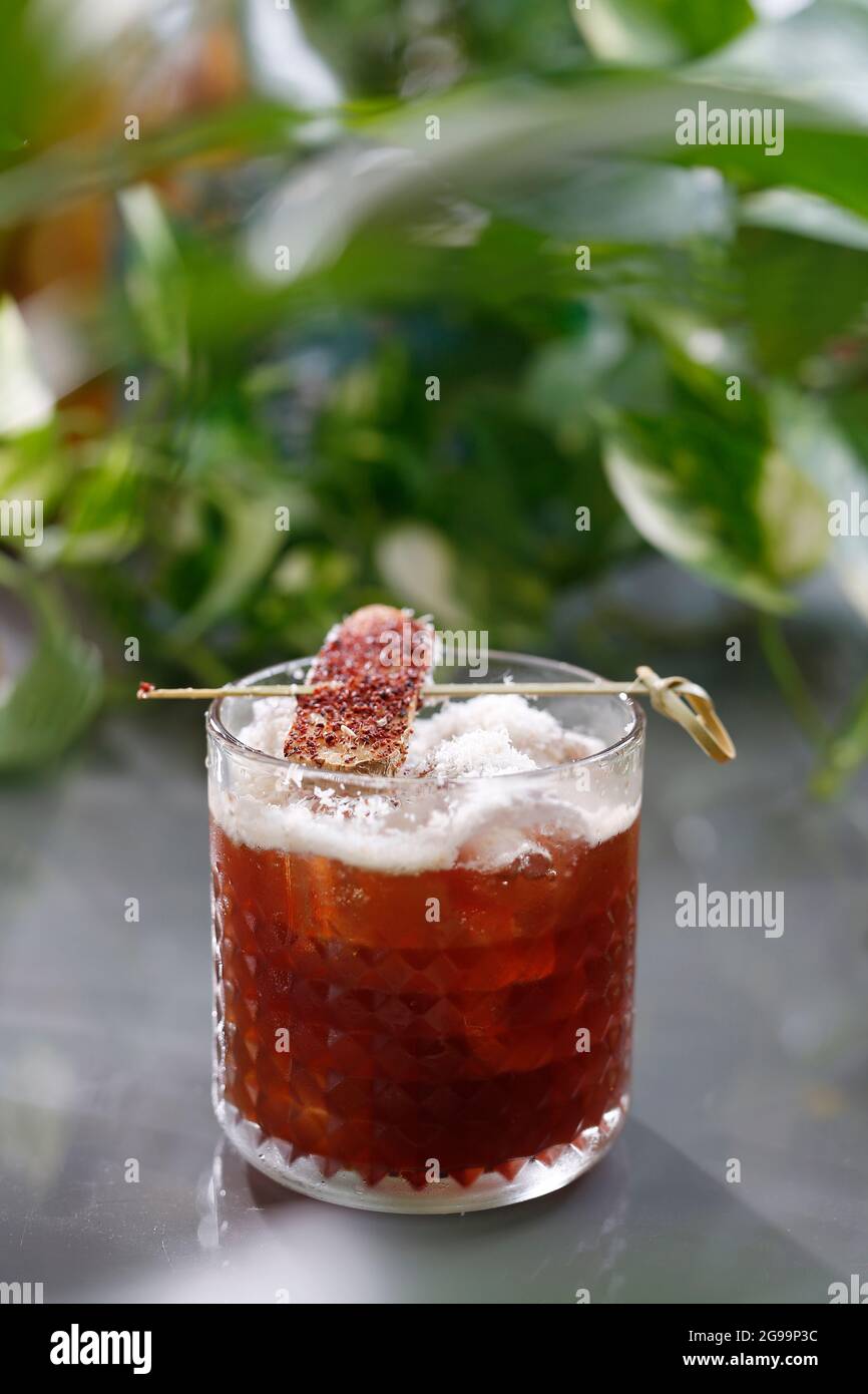 Rum drink, rum with ice Stock Photo - Alamy