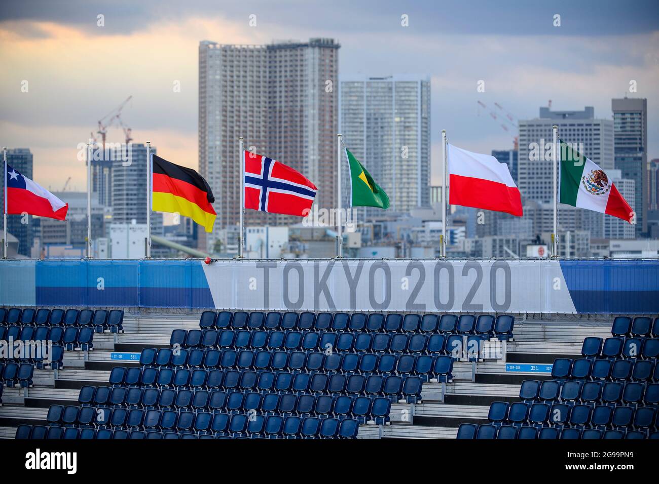 Tokyo 2020 olympic stadium skyline hi-res stock photography and images ...