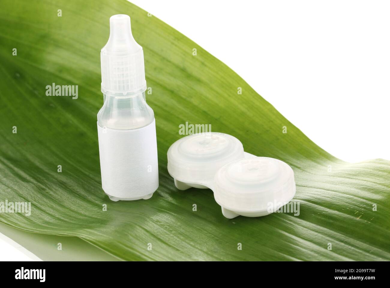 Eye drops and lenses on leaf isolated on white Stock Photo - Alamy