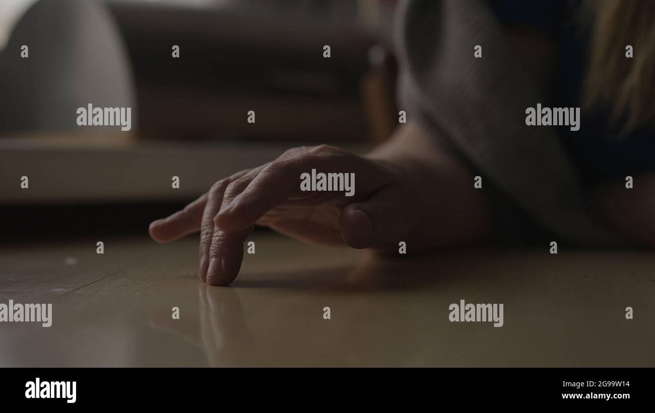 Tapping fingers table hi-res stock photography and images - Alamy