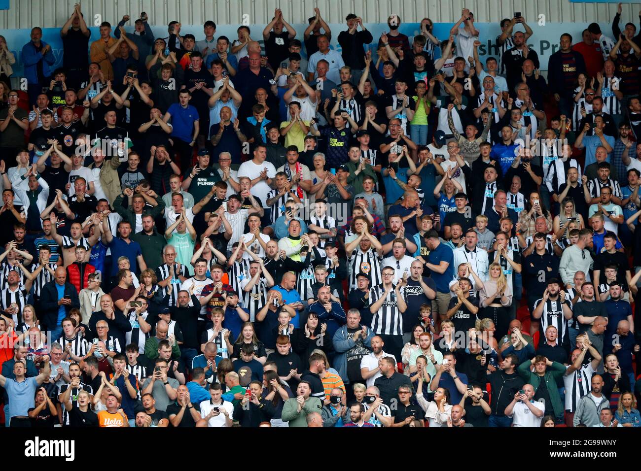 Doncaster rovers fans hi-res stock photography and images - Alamy
