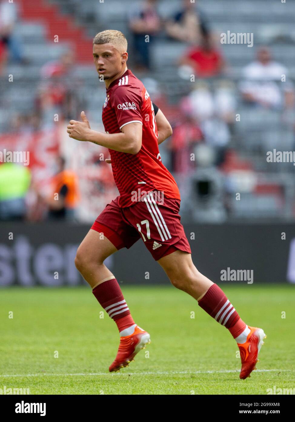 Michael CUISANCE (# 17, M). Soccer, FC Bayern Munich (M) - Ajax ...