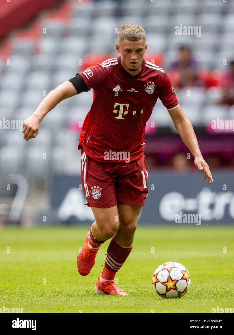 Michael CUISANCE (# 17, M). Soccer, FC Bayern Munich (M) - Ajax ...