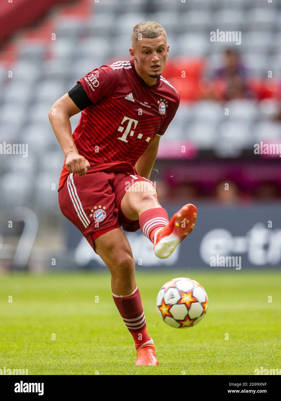 Michael CUISANCE (# 17, M). Soccer, FC Bayern Munich (M) - Ajax ...
