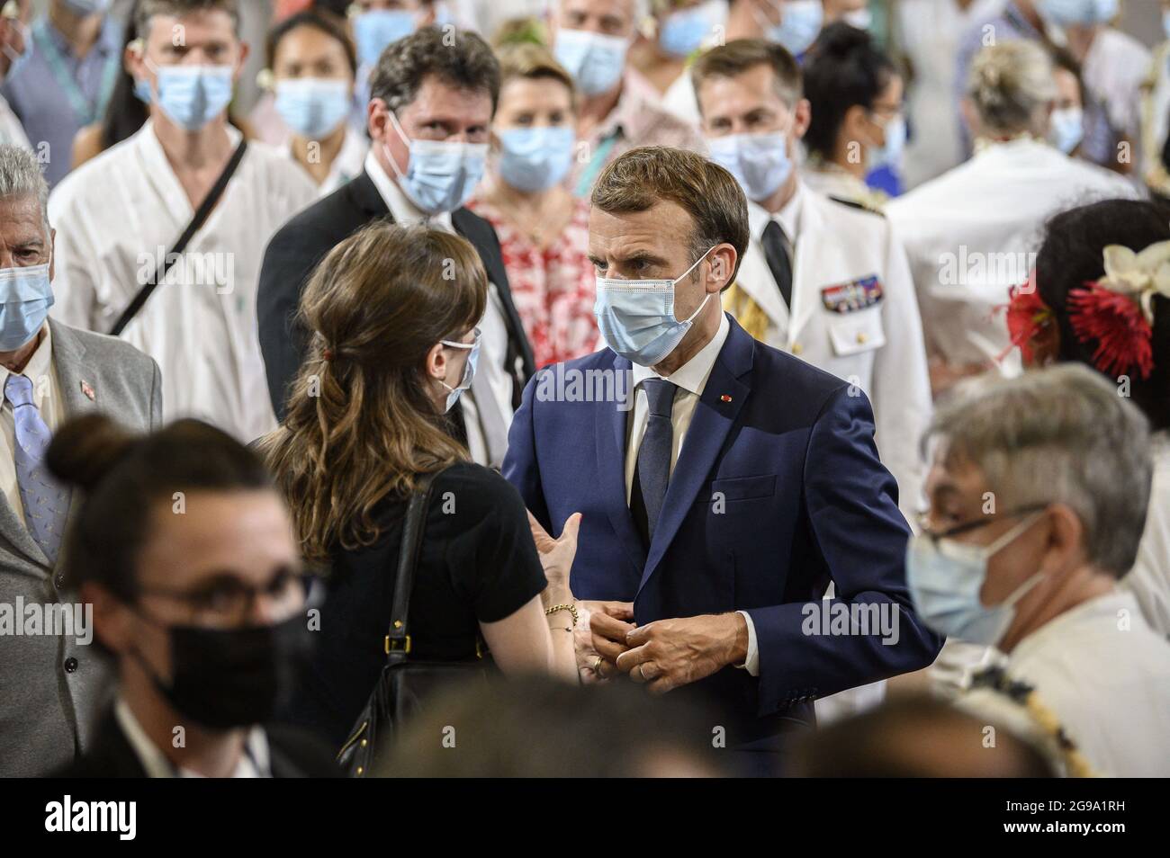 France's President Emmanuel Macron (C) speaks with doctors and nurses ...