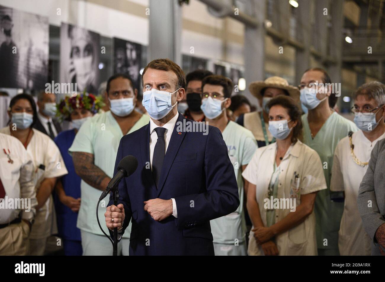 France's President Emmanuel Macron (C) speaks (press) with doctors and ...