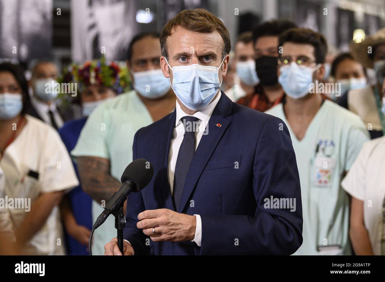 France's President Emmanuel Macron (C) speaks (press) with doctors and ...
